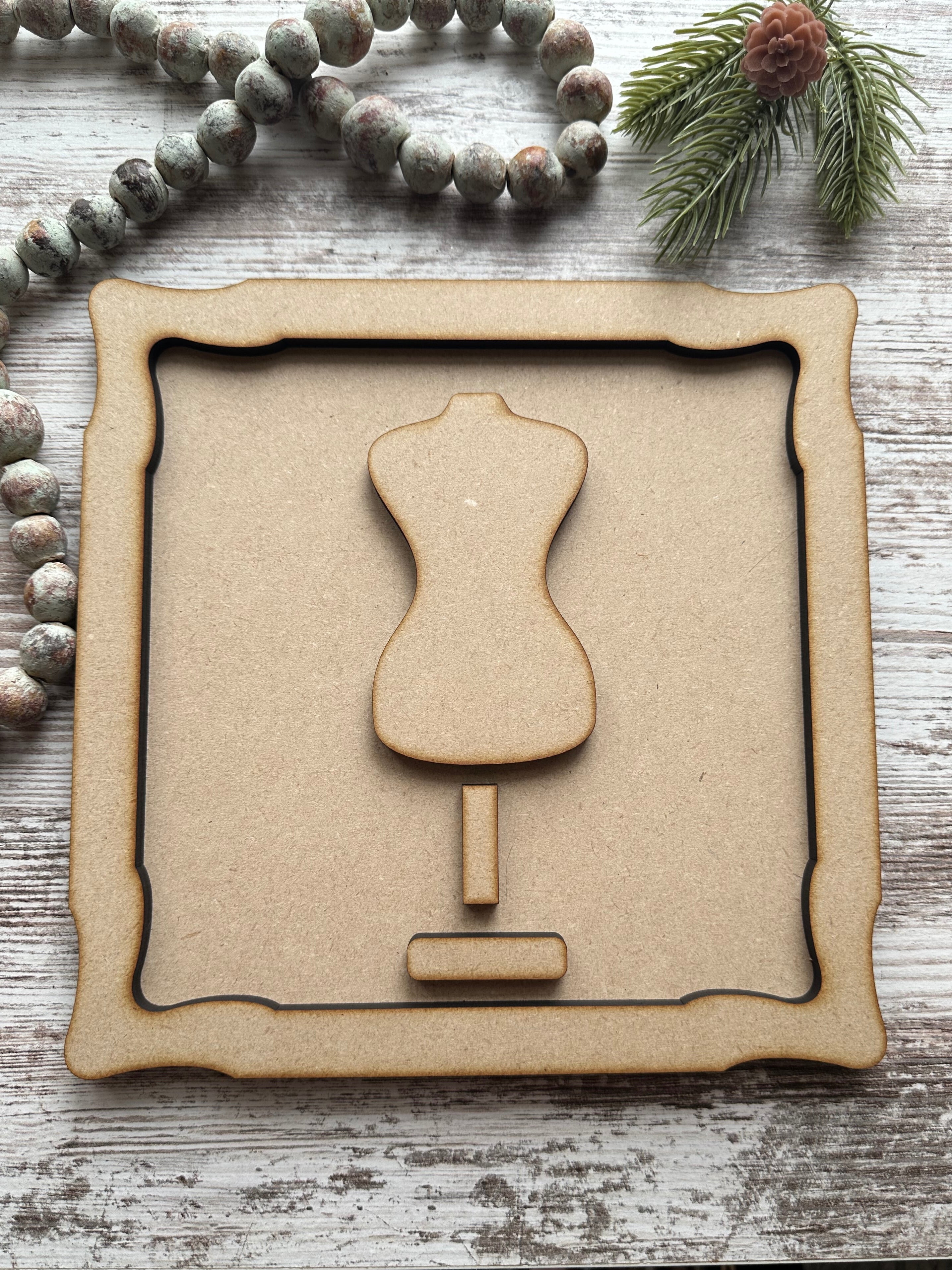 Frame with mannequin – Booxie & Button Designs